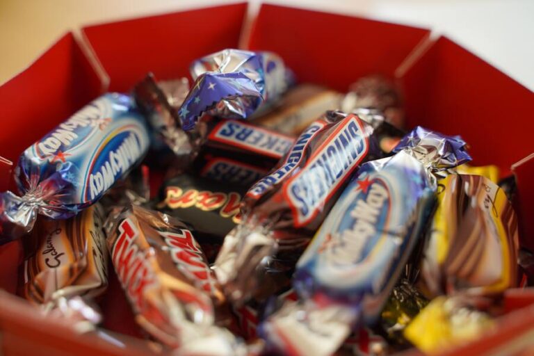 Does Snickers Have Peanuts and Nuts? Ingredients List – HotSalty