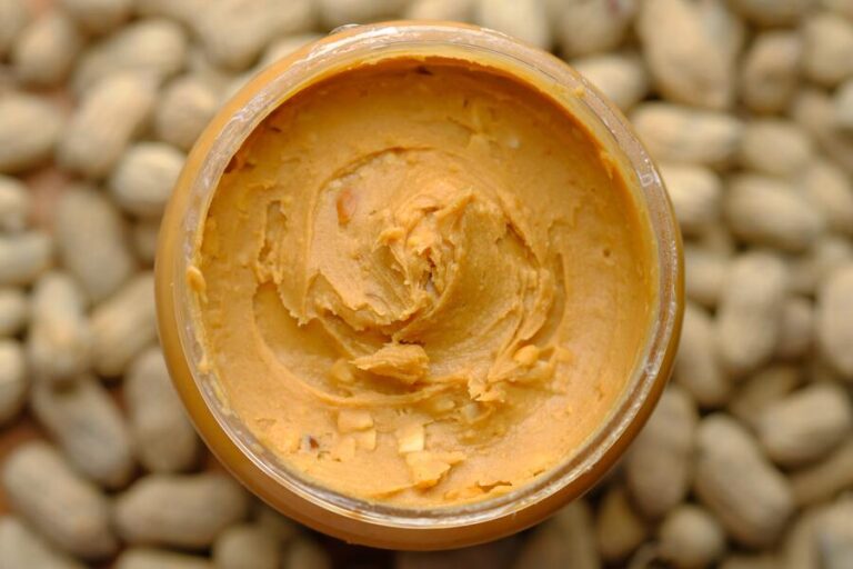 Does Snickers Have Peanuts and Nuts? Ingredients List – HotSalty
